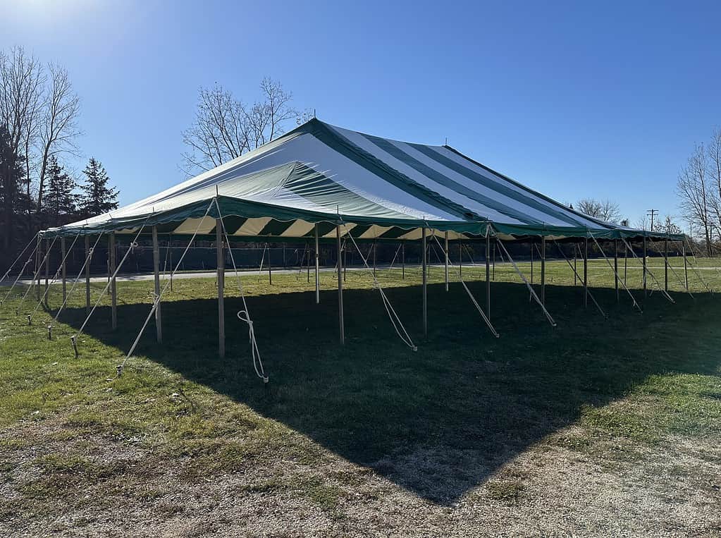 40x40 green and white - Delux Tents Mid Michigan